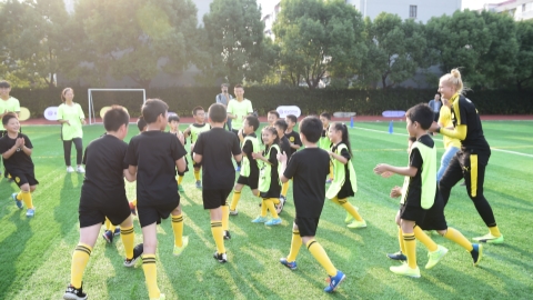 German football coaches to train local students