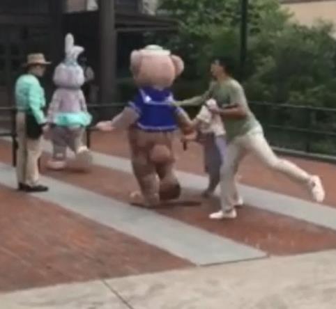 Man subdued and banned after hitting Shanghai Disney performer - SHINE News