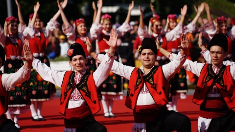Folk arts festival begins in Baoshan with street parade