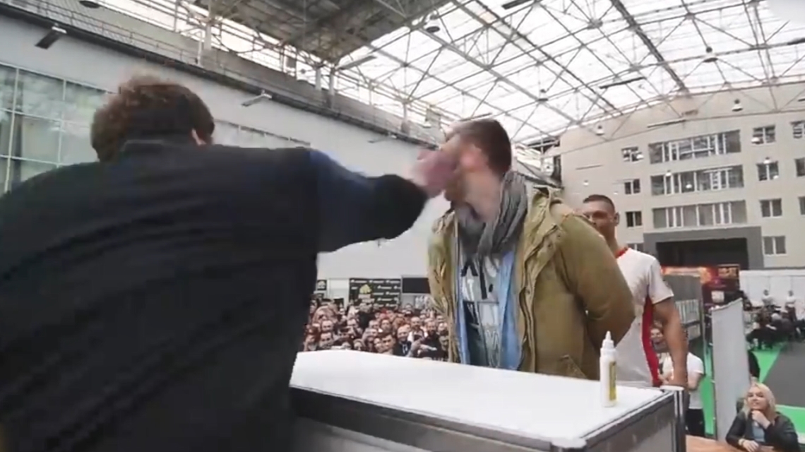 Man slapping contest held in Russia - SHINE News