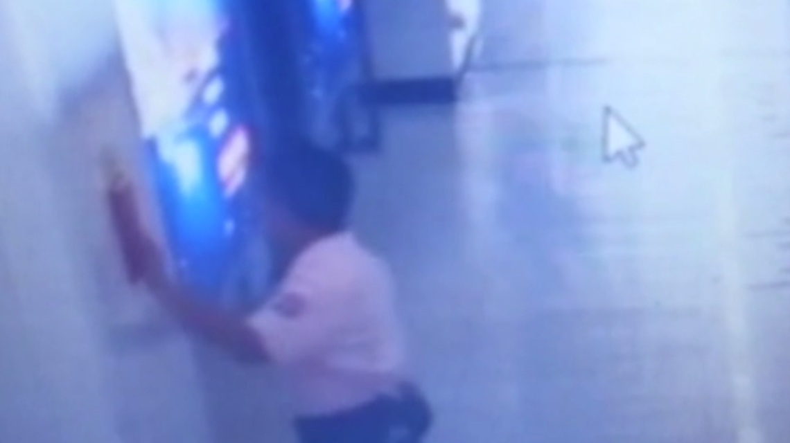 Subway staff save boy stuck between doors - SHINE News