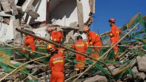 1 killed, 4 trapped in China bank building collapse - SHINE News