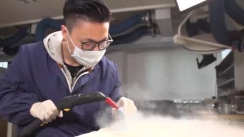 Cultural relic restorer repairs the old as old - City News Service