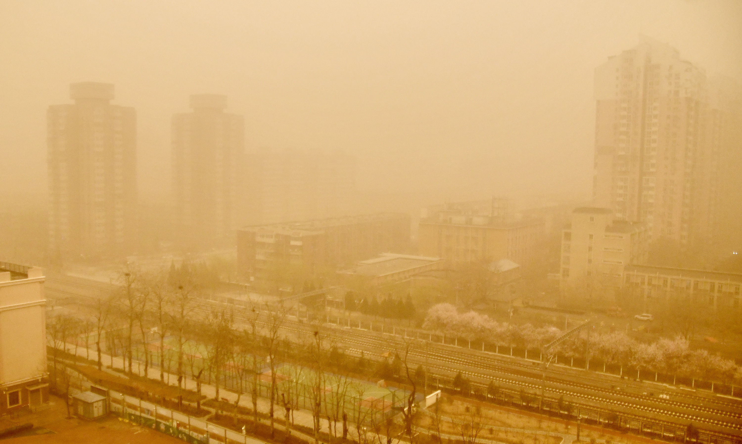 Yellow sky in Beijing as sandstorm from Mongolia hits China's capital ...