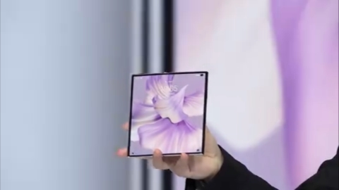 Huawei launches the world's lightest foldable screen smartphone - SHINE ...