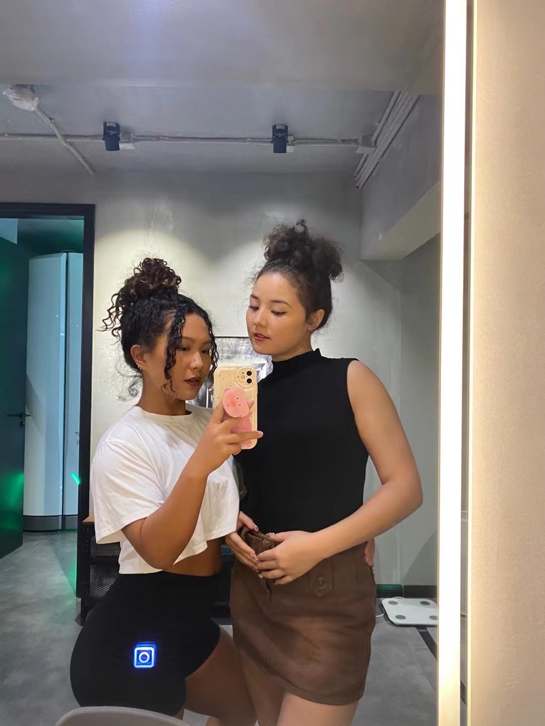 Darker skin tones trending as more women head for the tanning salon ...