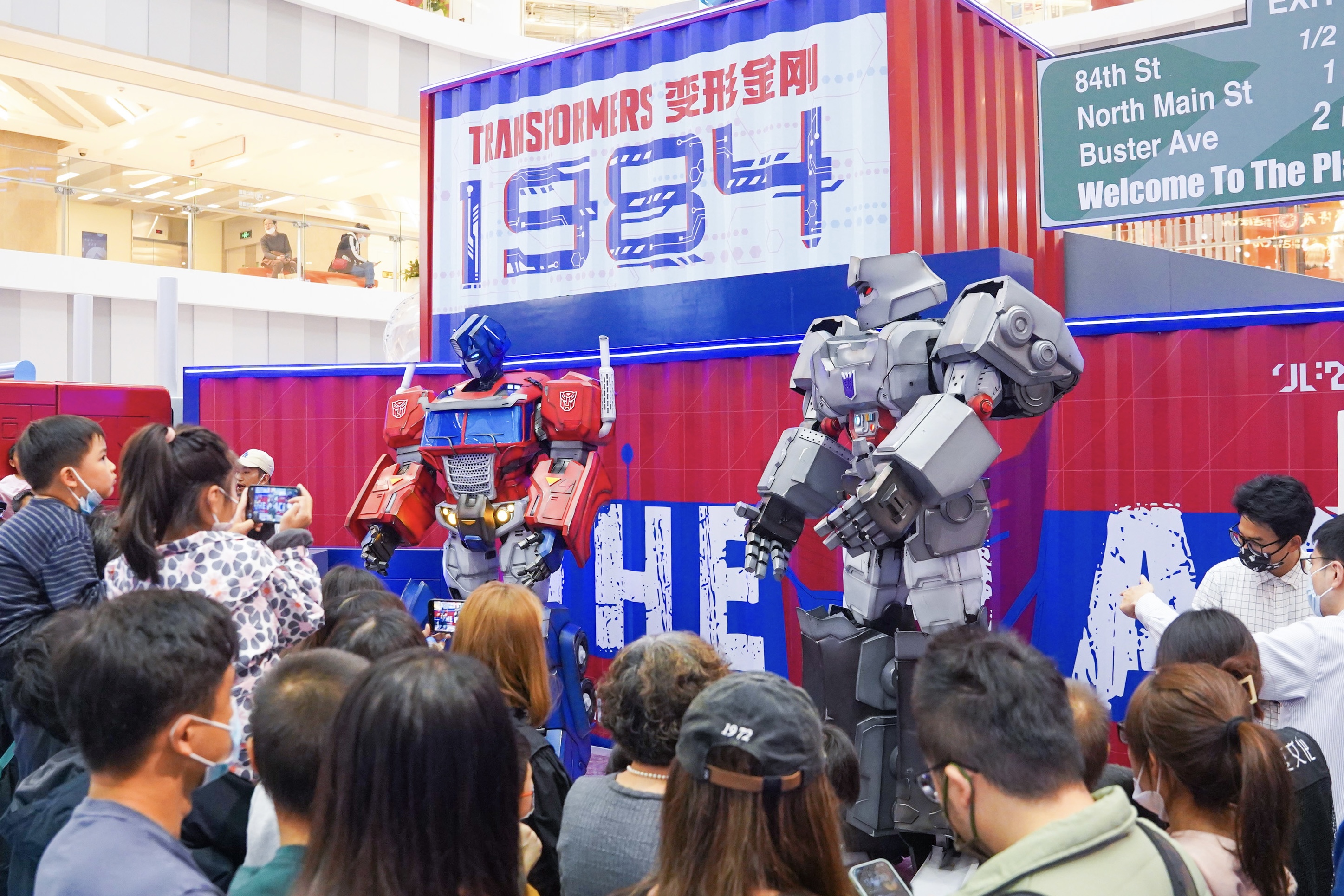 Cuddly cartoons arrive at various locations around Shanghai - SHINE News