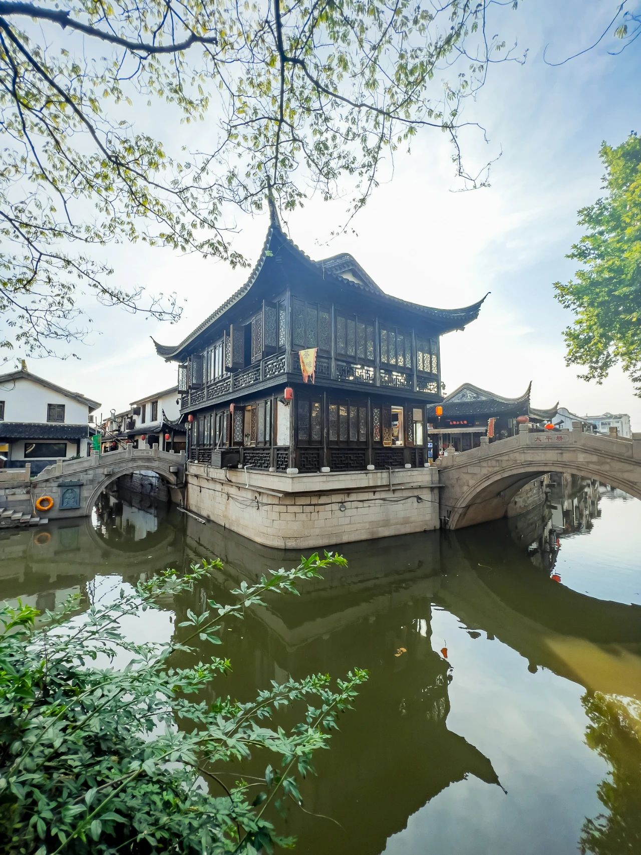 Exploring Shanghai's ancient towns and streets - City News Service