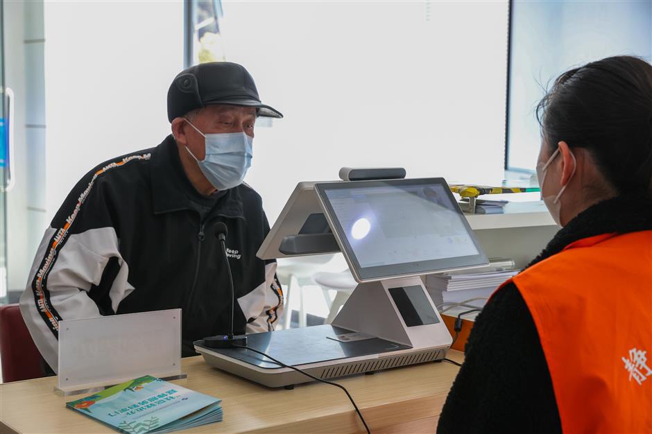 Jing'an neighborhood committees handle over 100 administrative issues