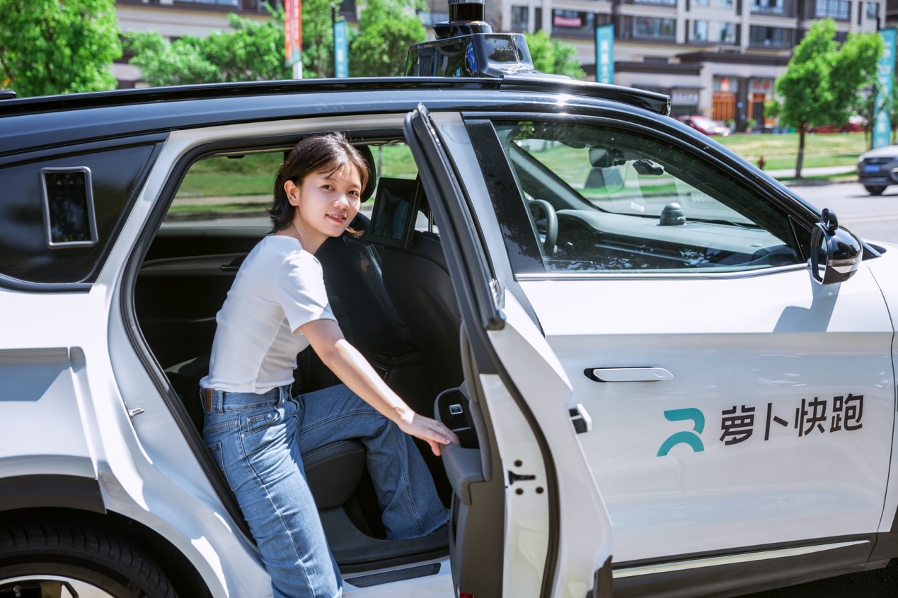 Intelligent taxis hit the road in Shanghai ahead of the auto show ...