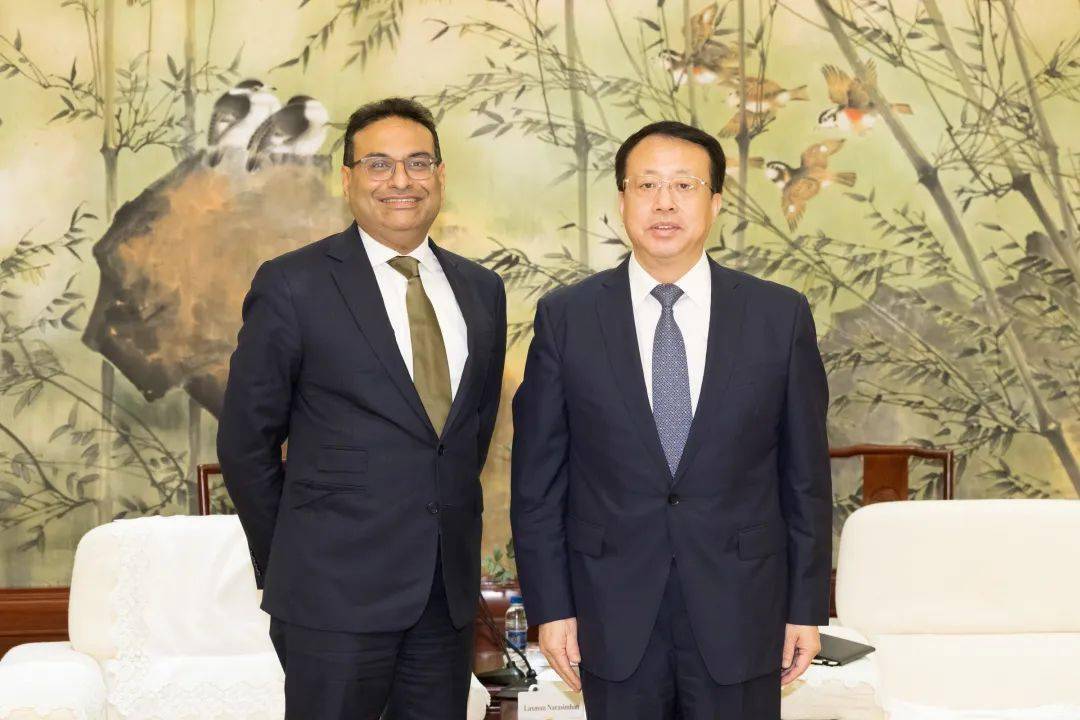 Shanghai Mayor meets with Starbucks CEO to discuss city development - SHINE News