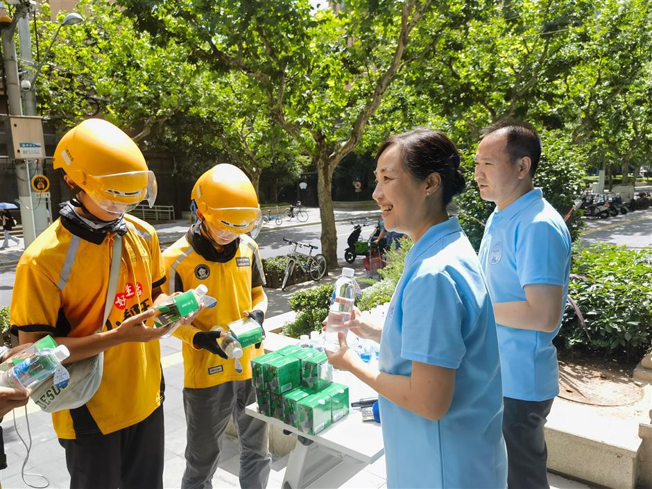 Rest stations provide respite for outdoor workers - SHINE News