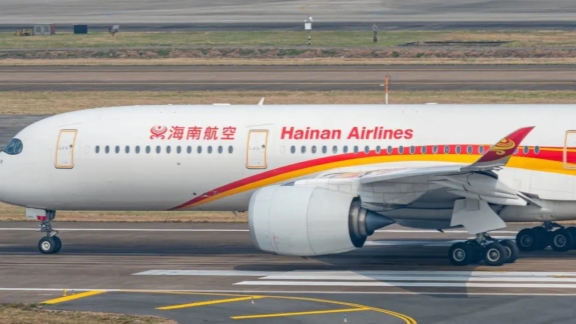 China's Hainan Airlines reports surging passenger transport volume in ...