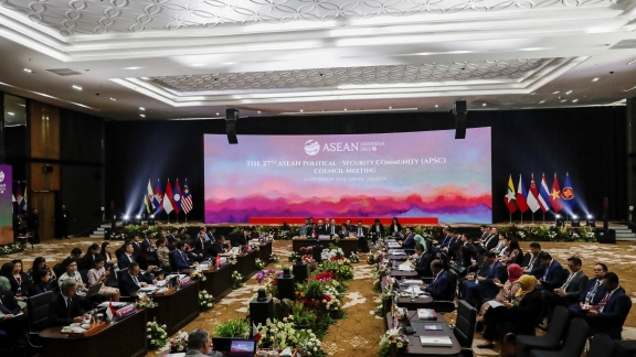 43rd ASEAN Summit Foreign Ministers' Meeting emphasizes unity ...