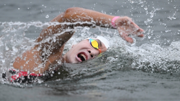 China's Zhang claims men's marathon swimming gold at Asiad - SHINE News