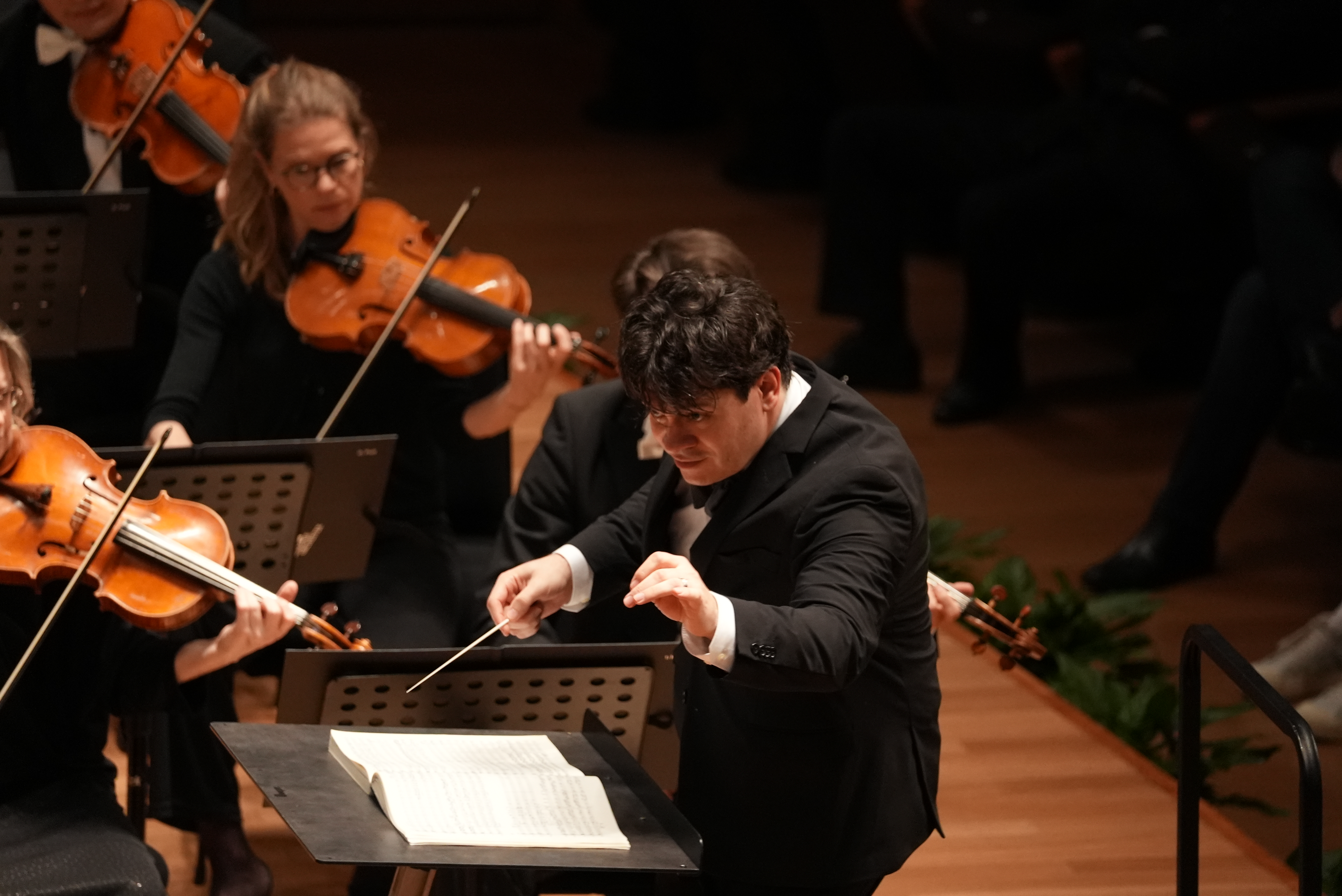 Award-winning conductor compares role to being a mirror polisher - City ...