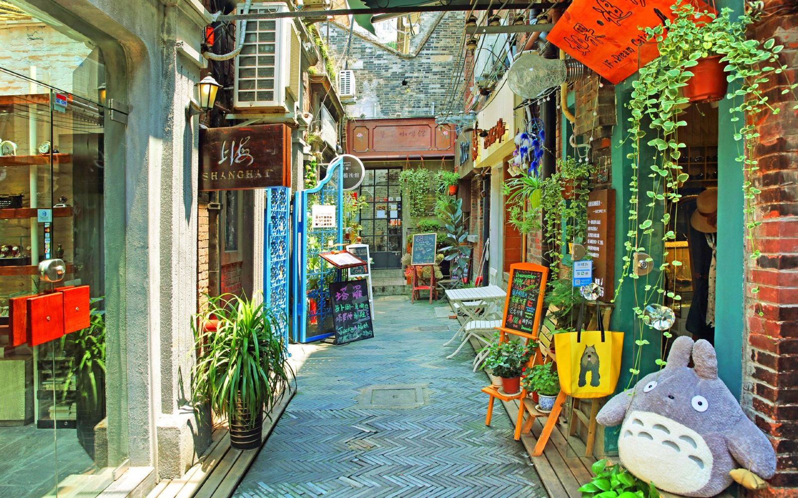 Shopping in Shanghai: a selection of the best neighborhoods to find ...