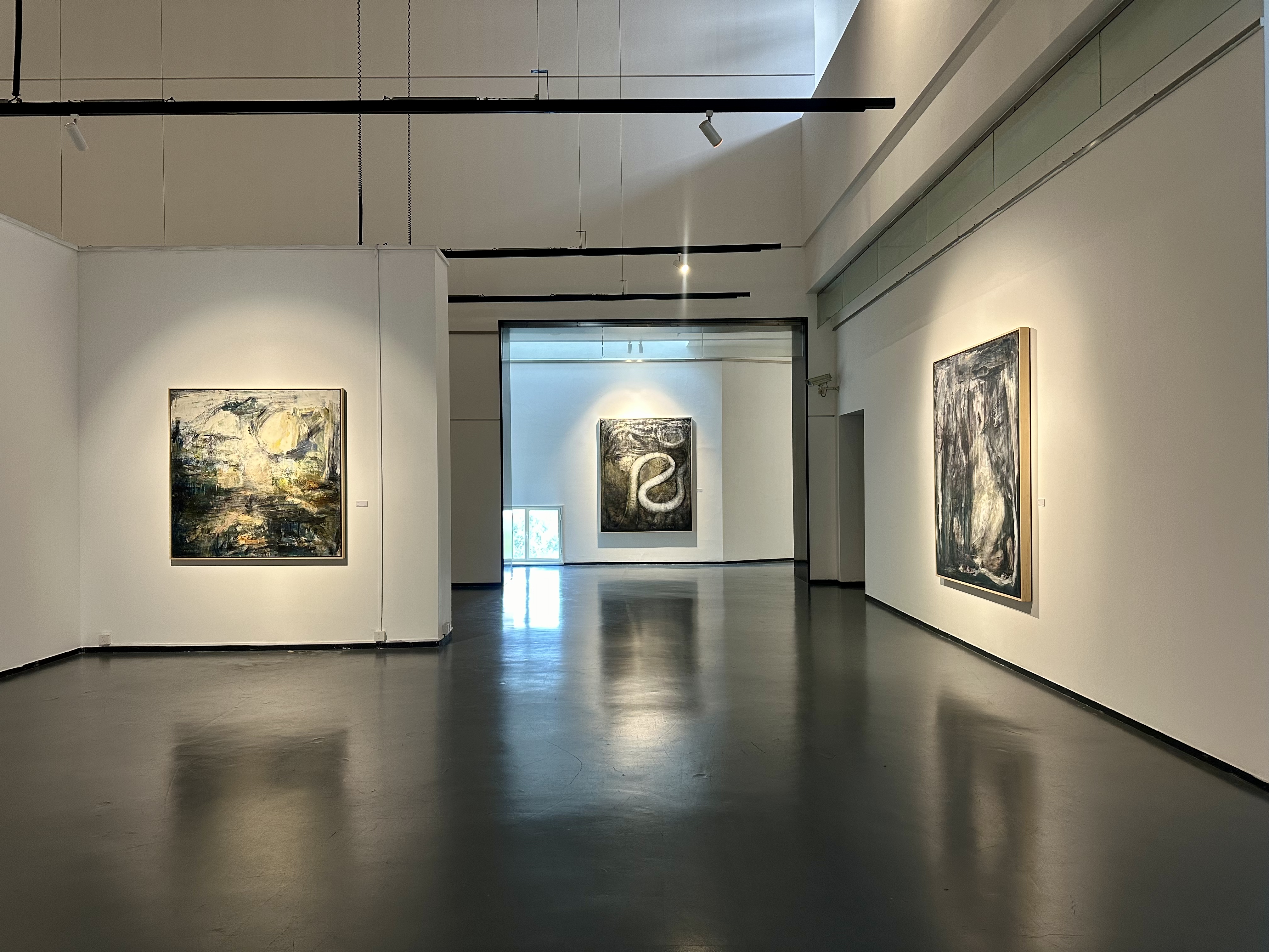 He Ping's paintings offer insights into social phenomena - City News ...