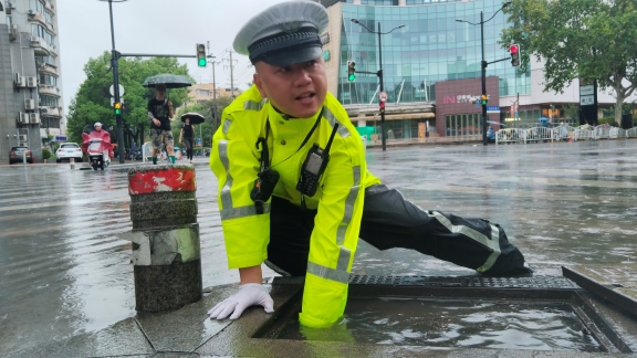 Shanghai closes hundreds of schools due to downpours from Typhoon Pulasan
