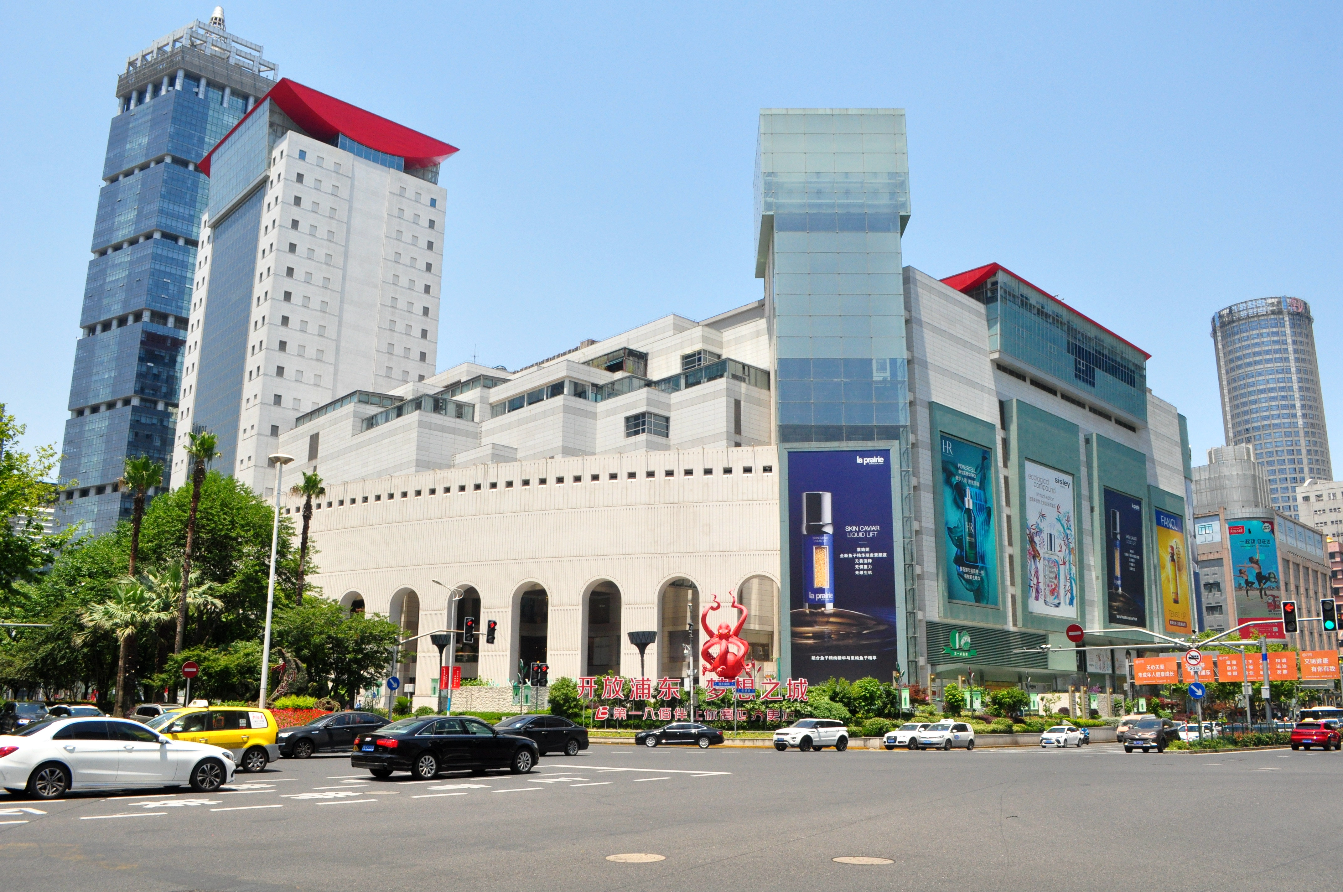 The shopping mall that broke precedent and set a new standard of ...