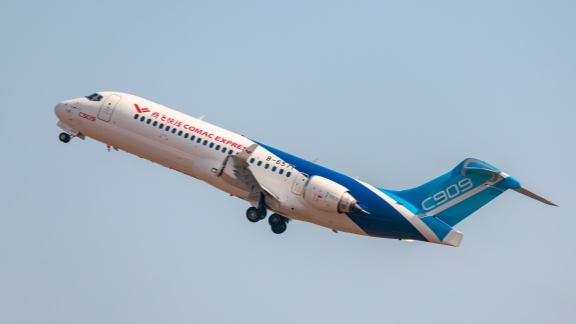 China's homegrown C909 aircraft makes 1st landing in Brunei - SHINE News