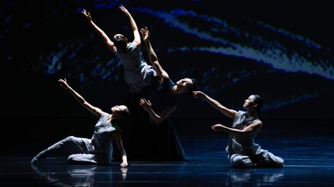 Dance and martial arts combined in Hong Kong Dance Company's ...