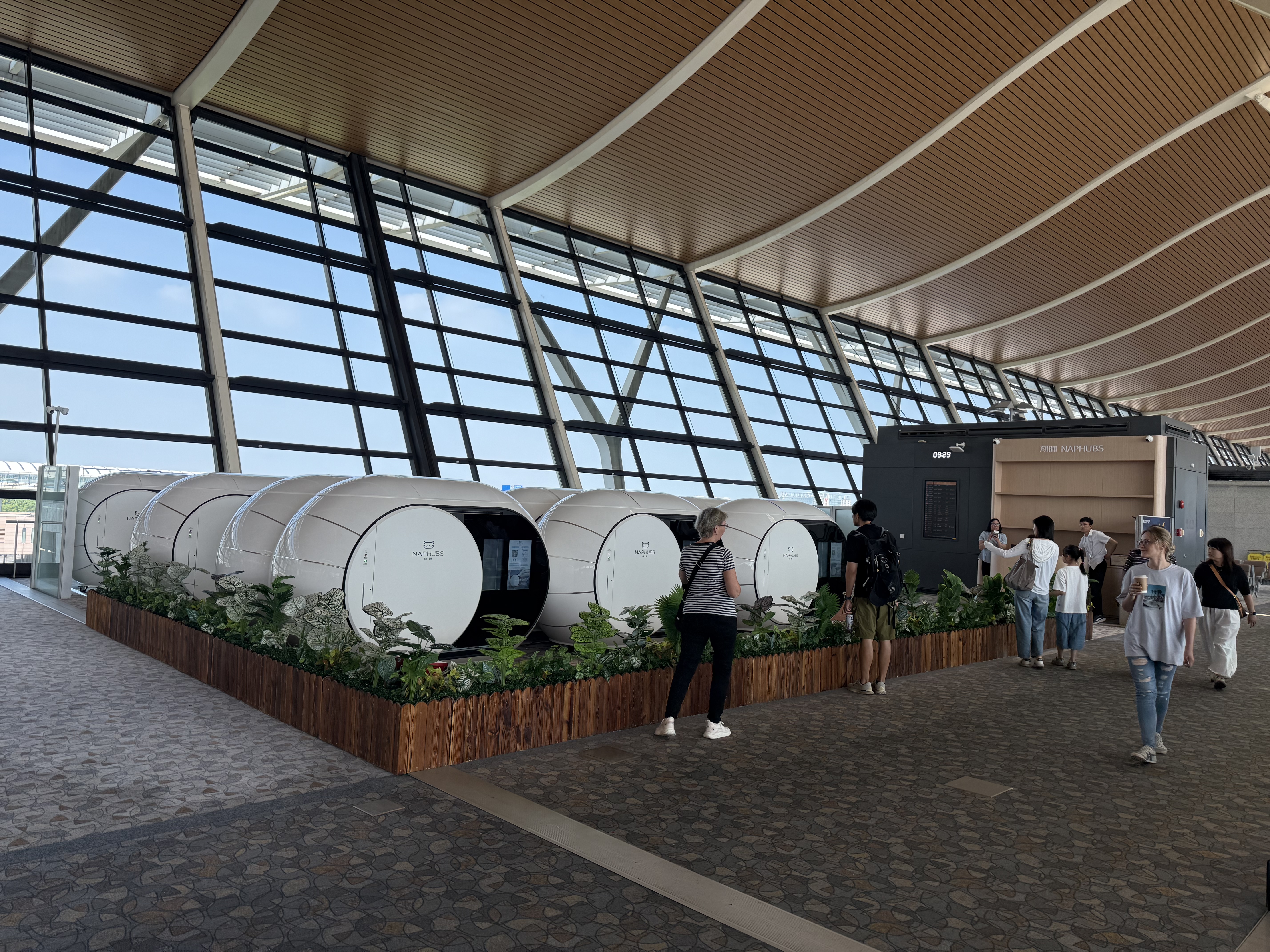 Pudong airport opens sleeping pods for travelers at T2