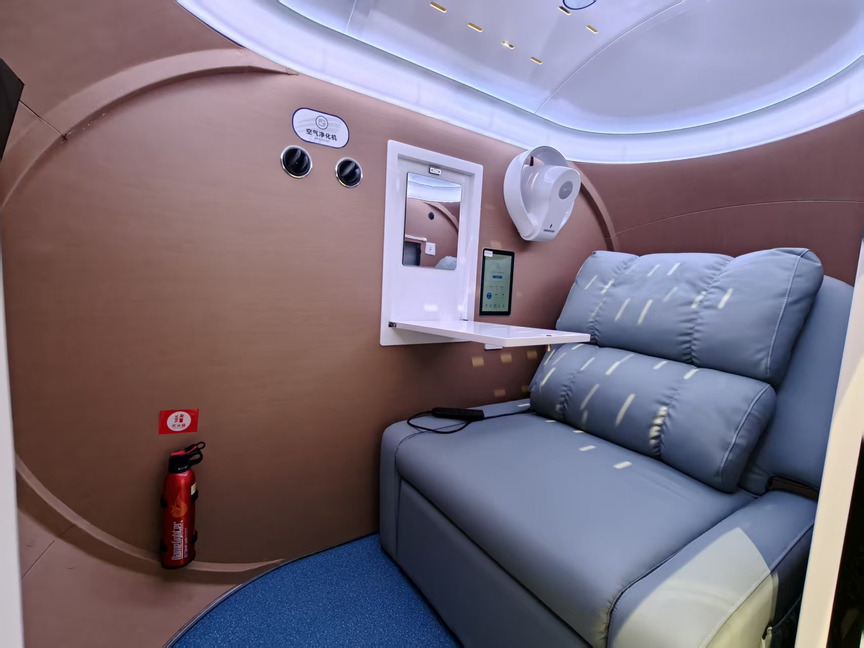 Pudong airport opens sleeping pods for travelers at T2
