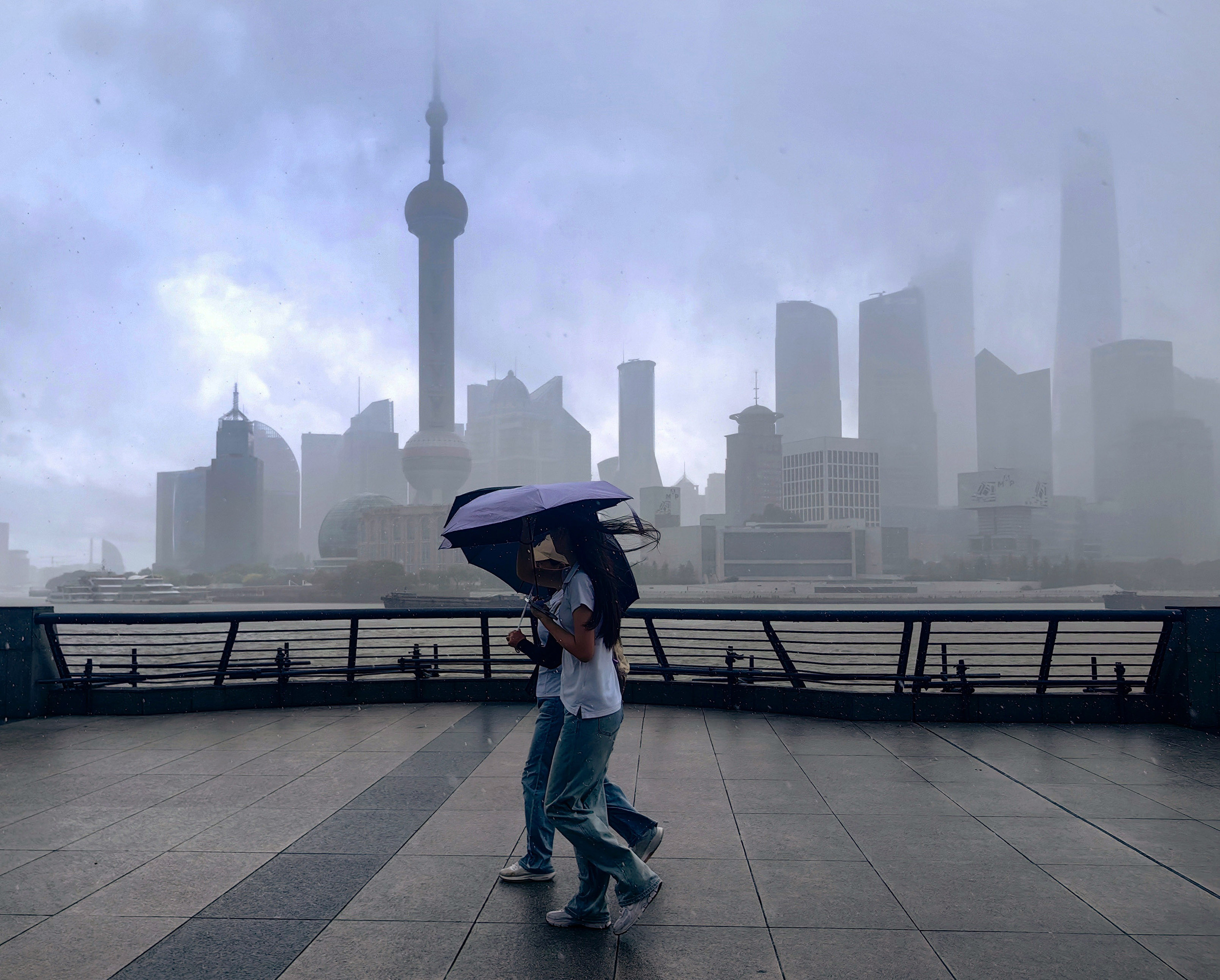 [Quick News] Flights, trains, ferries hit as Shanghai braces for typhoon - City News Service