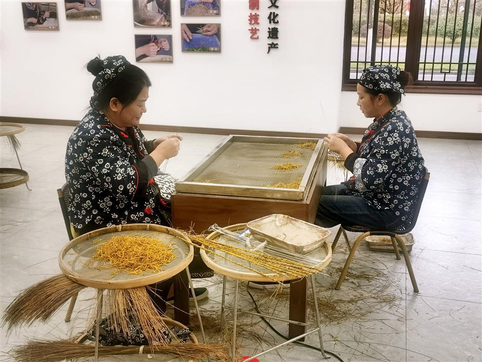 Shanghai, Lu'an Partner on Huoshan Dendrobe - City News Service