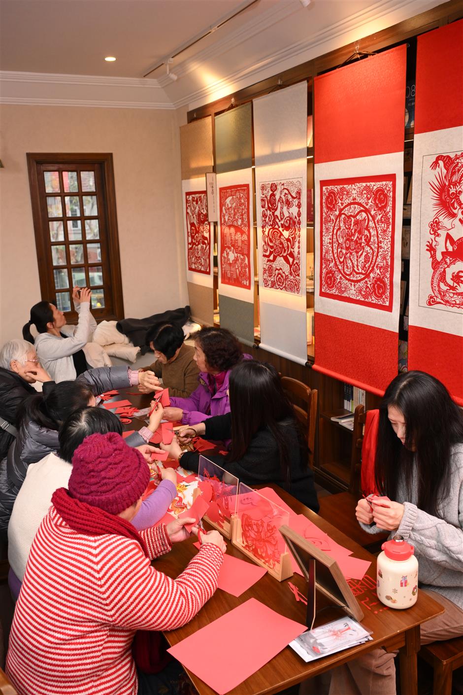 Paper-cutting Seen Through the Prism of Algorithm and History - City ...