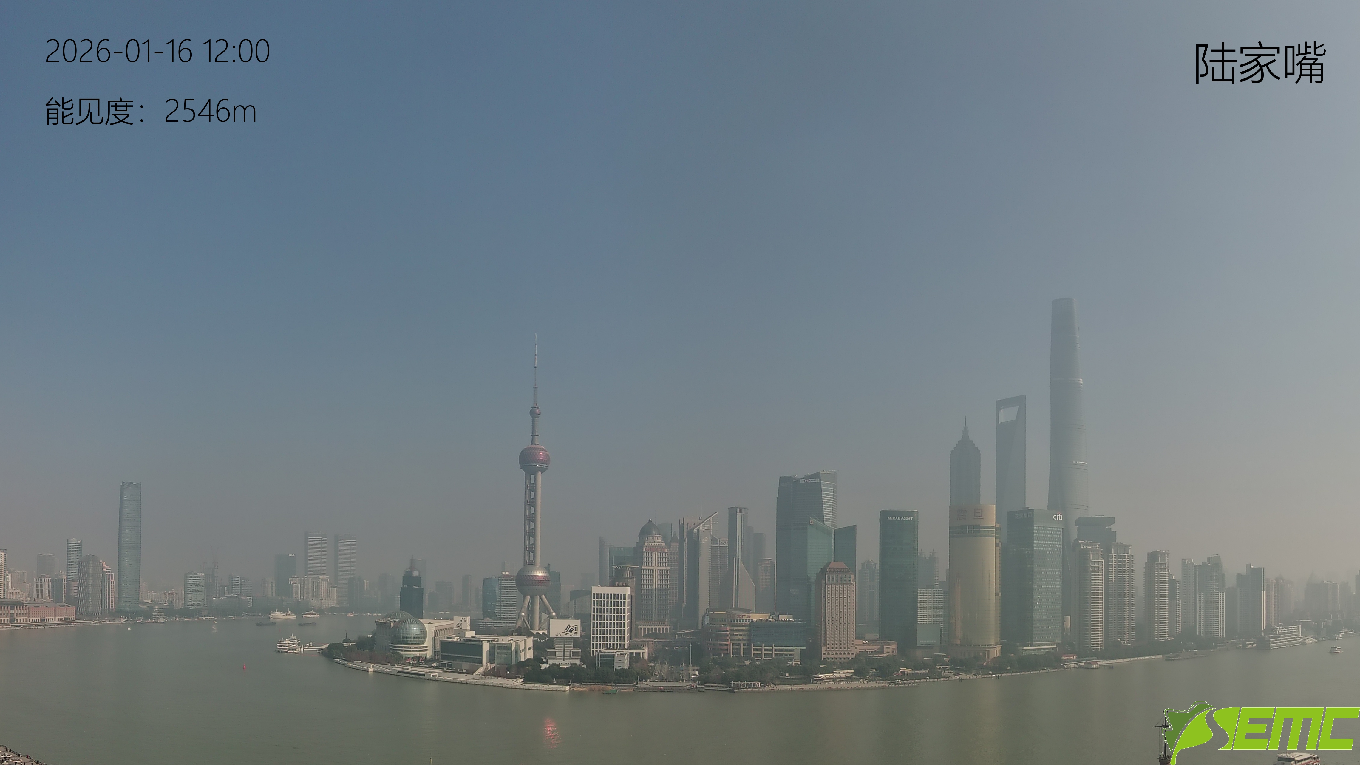 Heavy Fog and Air Pollution Snarl Traffic, Delay Flights in Shanghai