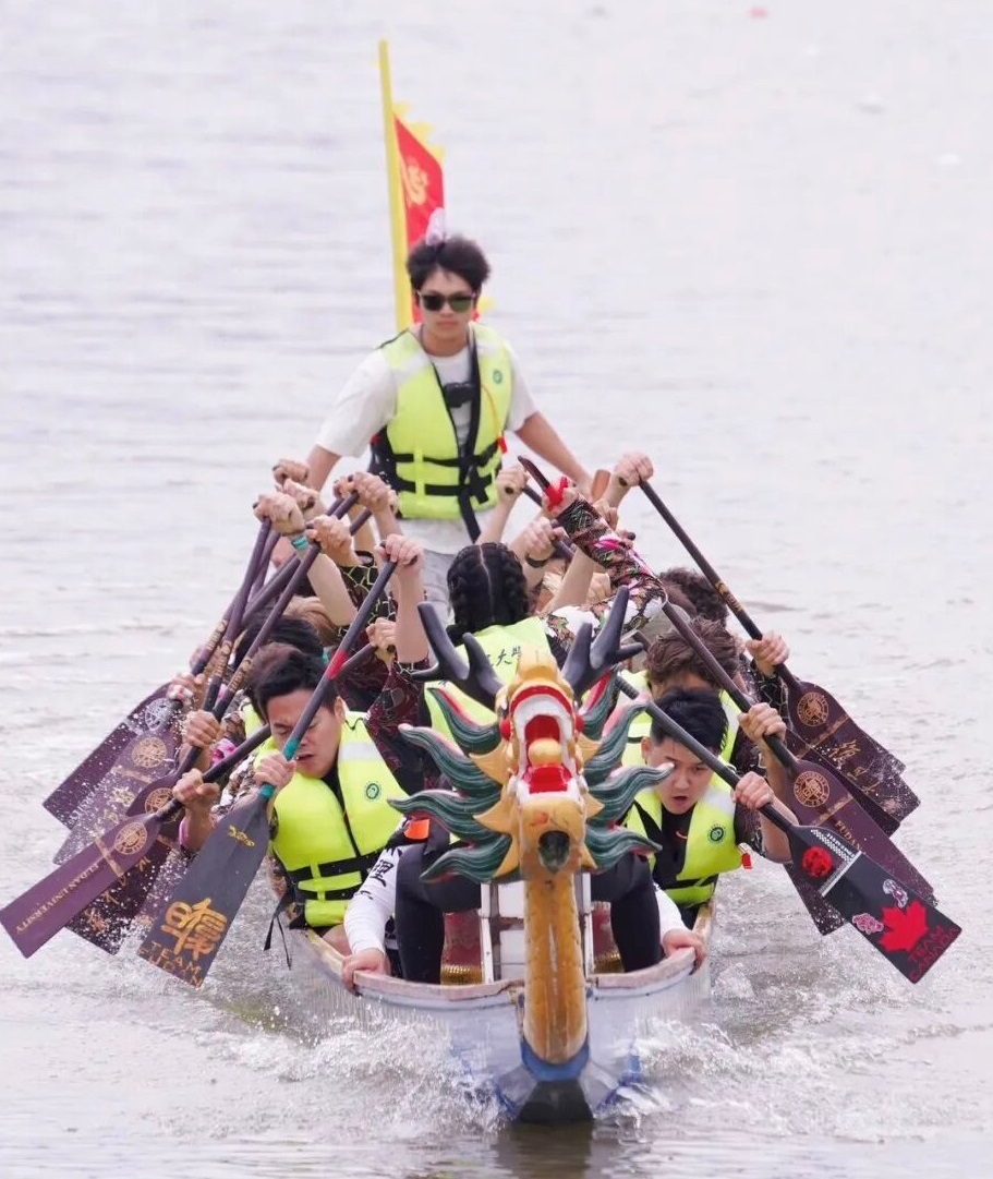 International Students Gather for Dragon Boat Race, Fudan Secures Victory