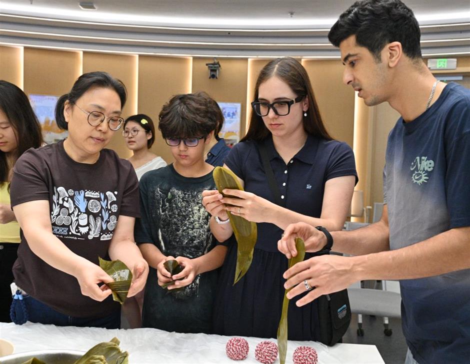 'Dragon Boat Festival Wonderland': Traditional Culture and Community ...